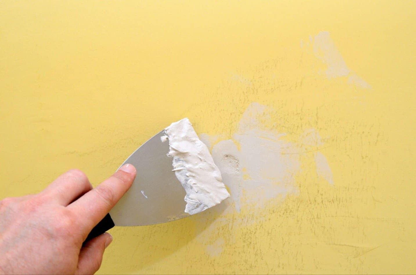 Can You Use Spackle On Wood Paneling? (I Find Out) - DIY Athena